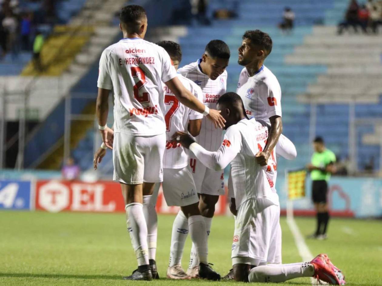 Olimpia vence a Lobos de la UPNFM y desplaza al Real España recuperando ...